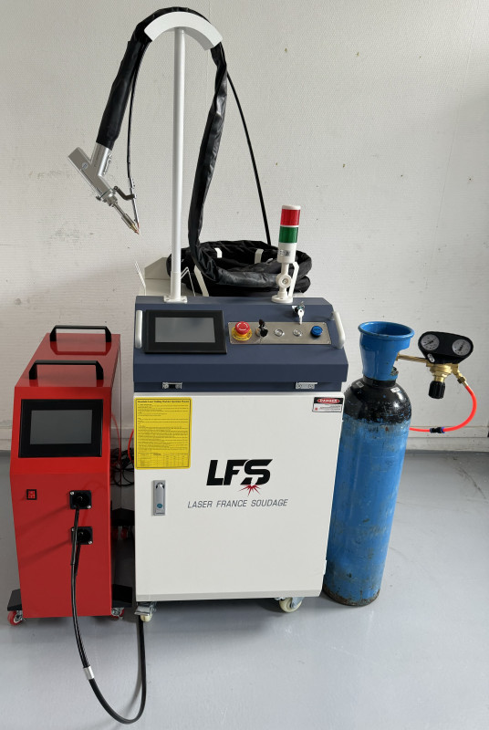 Louer poste à souder laser 2000w 3en1 ( Soudage, Découpe et Décapage ...